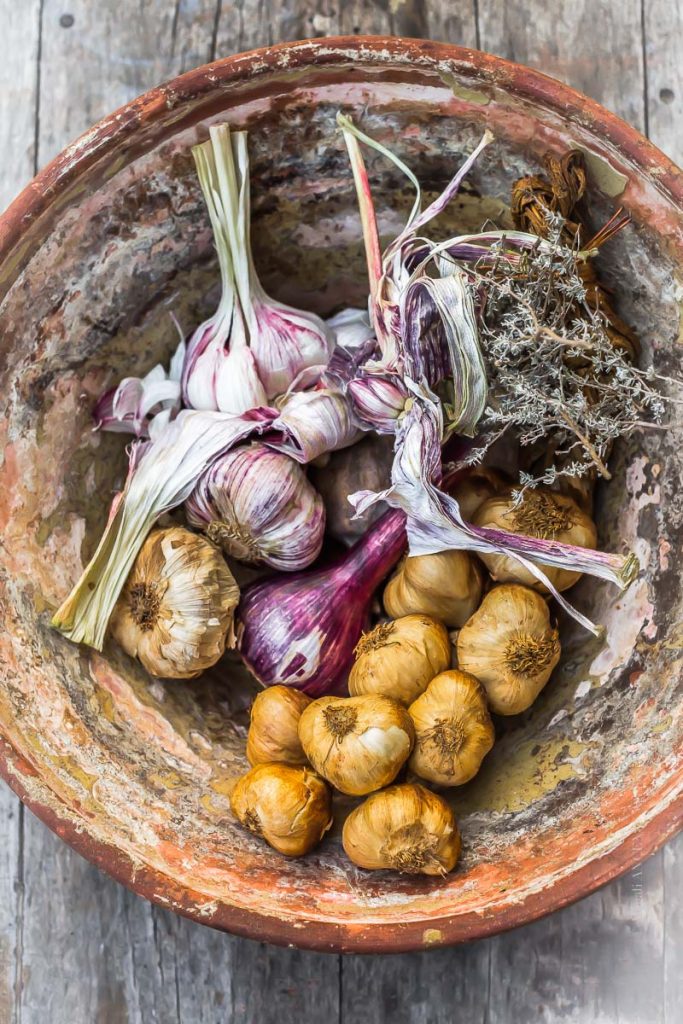L'ail rose confit dans l'huile, au four - Quatre Saisons Au Jardin
