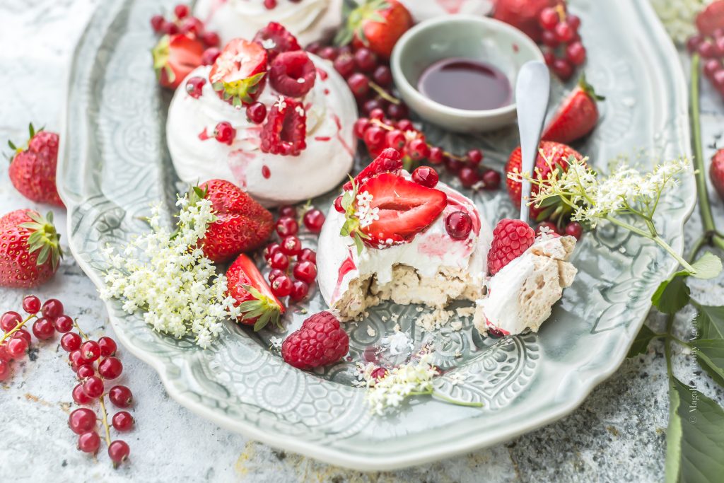 Pavlova fruits rouges meringue facile - Quatre Saisons Au Jardin