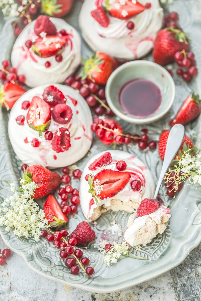 Pavlova fruits rouges meringue facile - Quatre Saisons Au Jardin